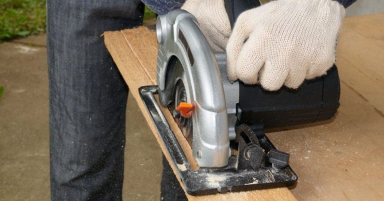 How to Rip Narrow Boards with a Circular Saw - Tools Navigator